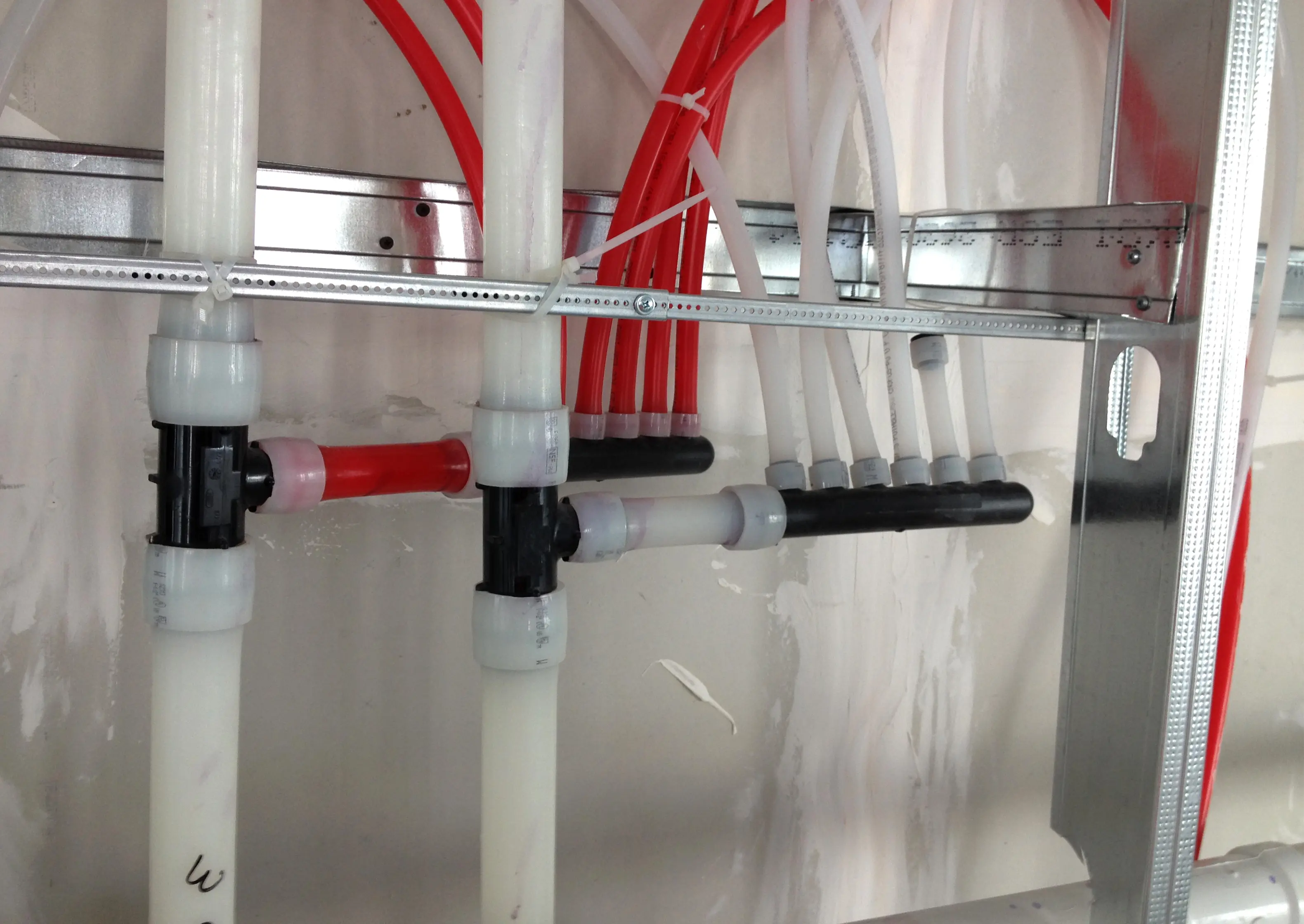 Uponor AquaPEX Red and Blue Pipe | Uponor